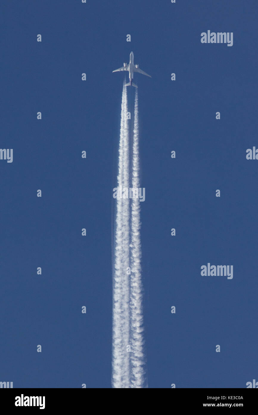 Airplane in blue sky - jet trace Stock Photo - Alamy