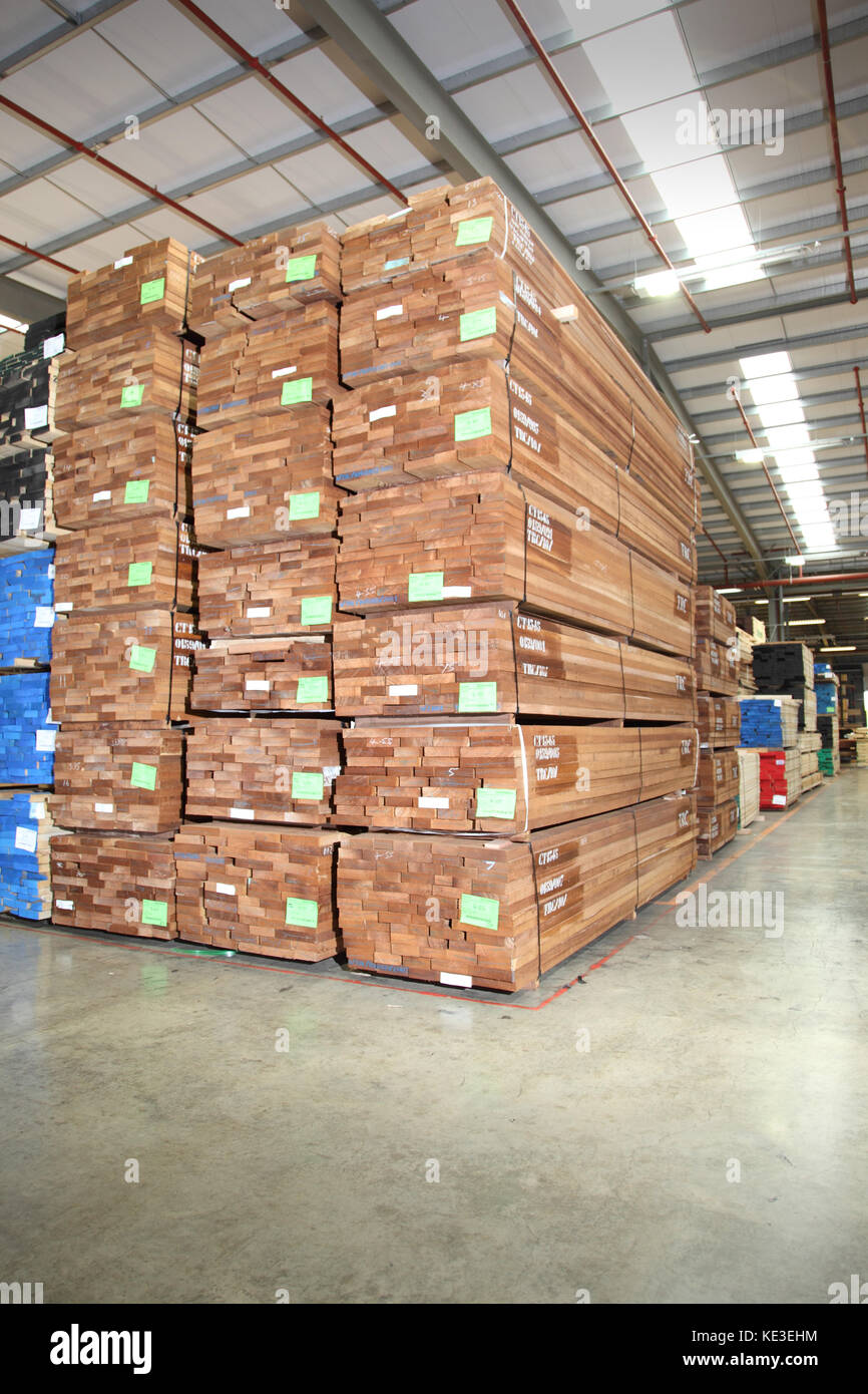 Distribution warehouse hi-res stock photography and images - Alamy