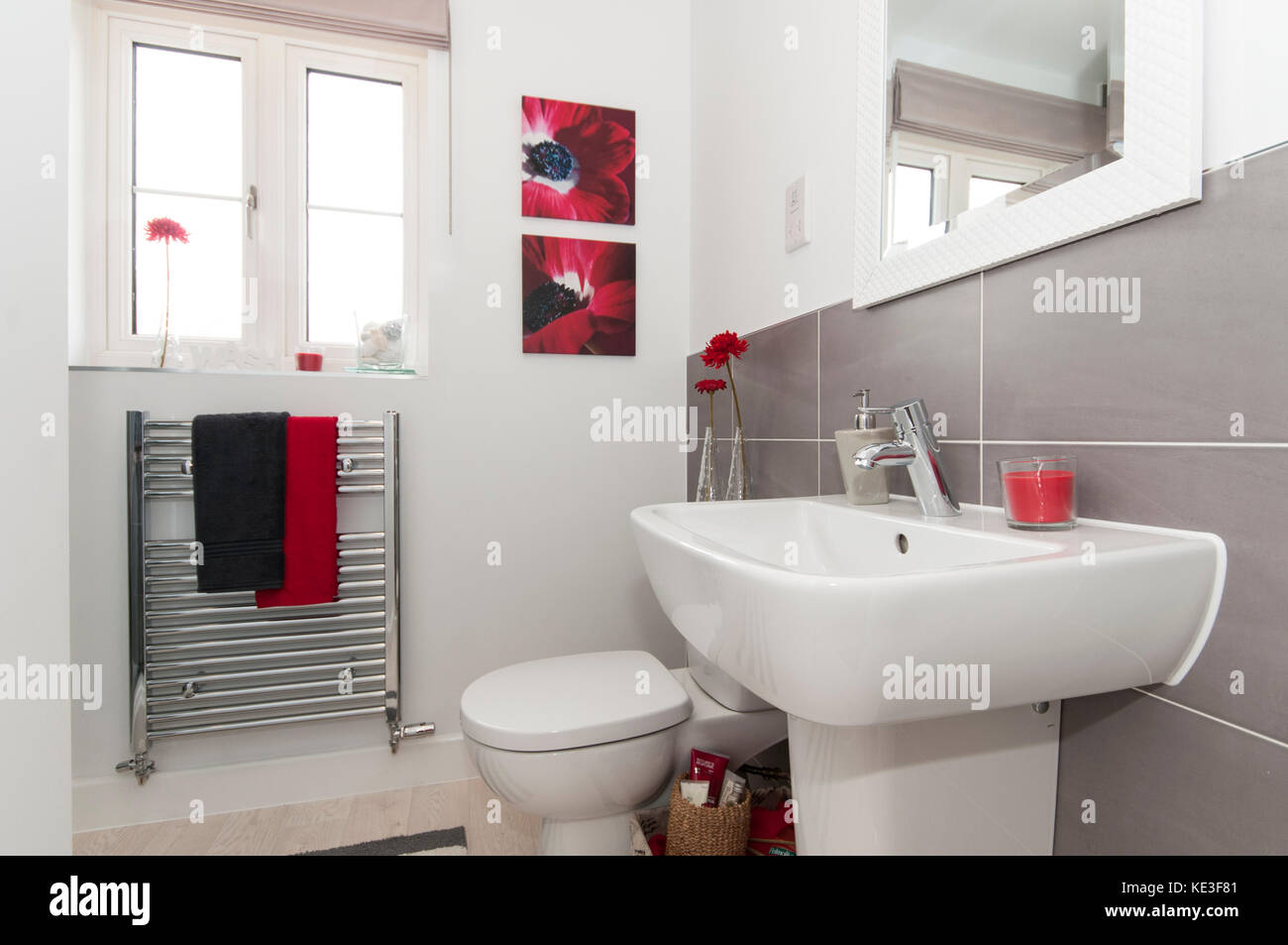 En suite bathroom with chrome towel radiator Stock Photo - Alamy