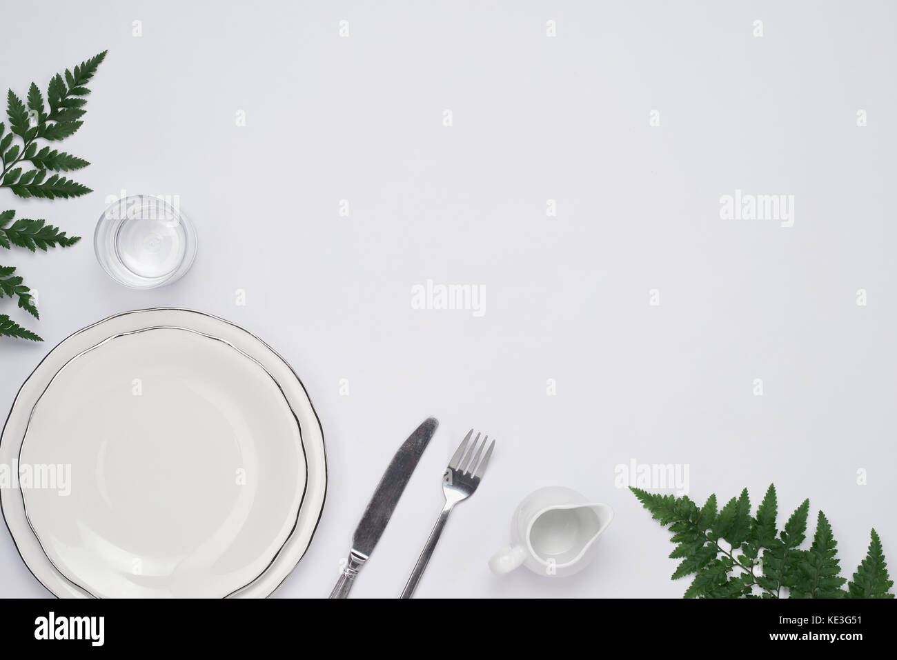 Dinner plate setting top view. Empty plate and silverware set on wooden ...