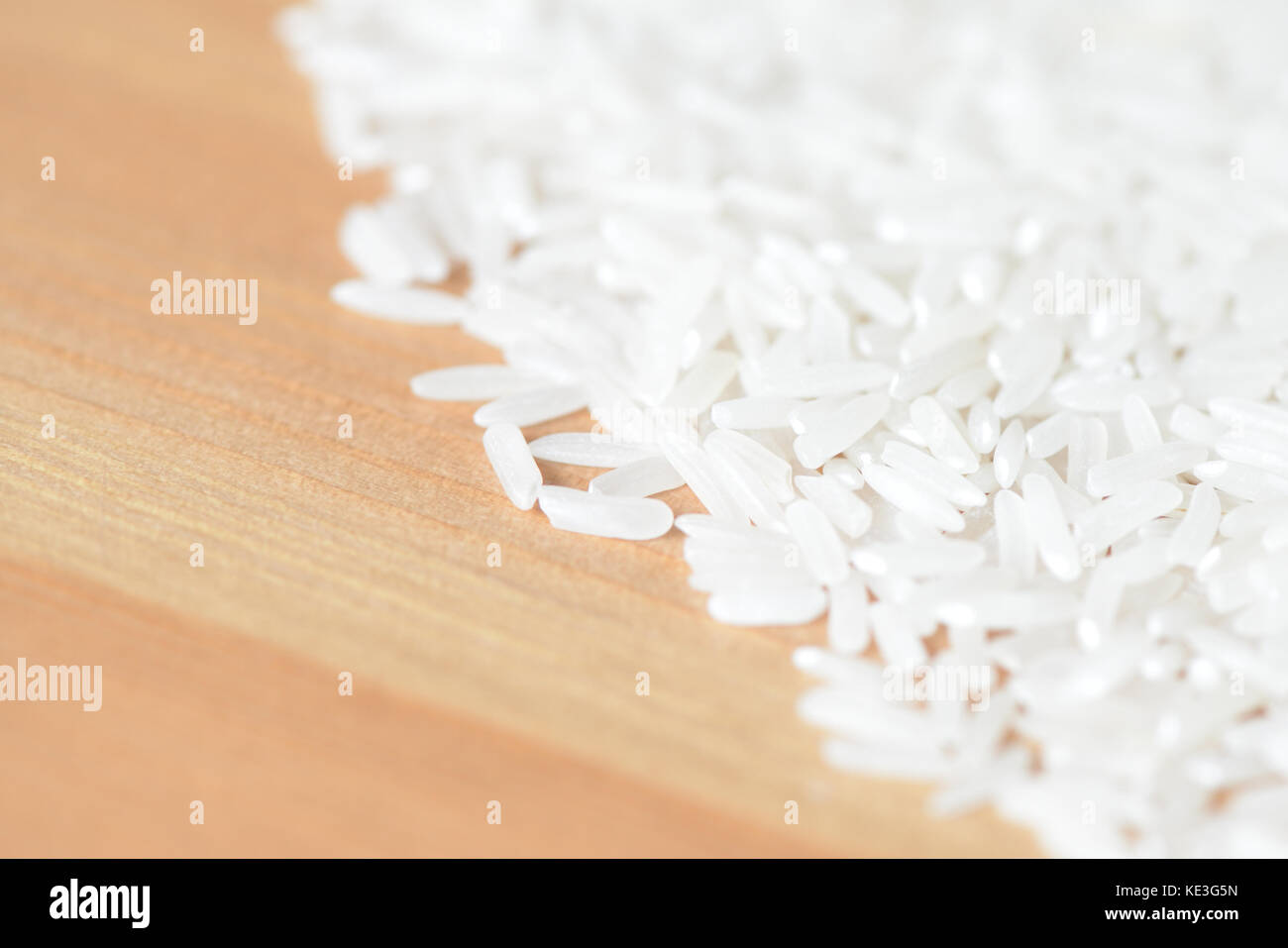 Scattered rice grains on the wooden surface Stock Photo - Alamy
