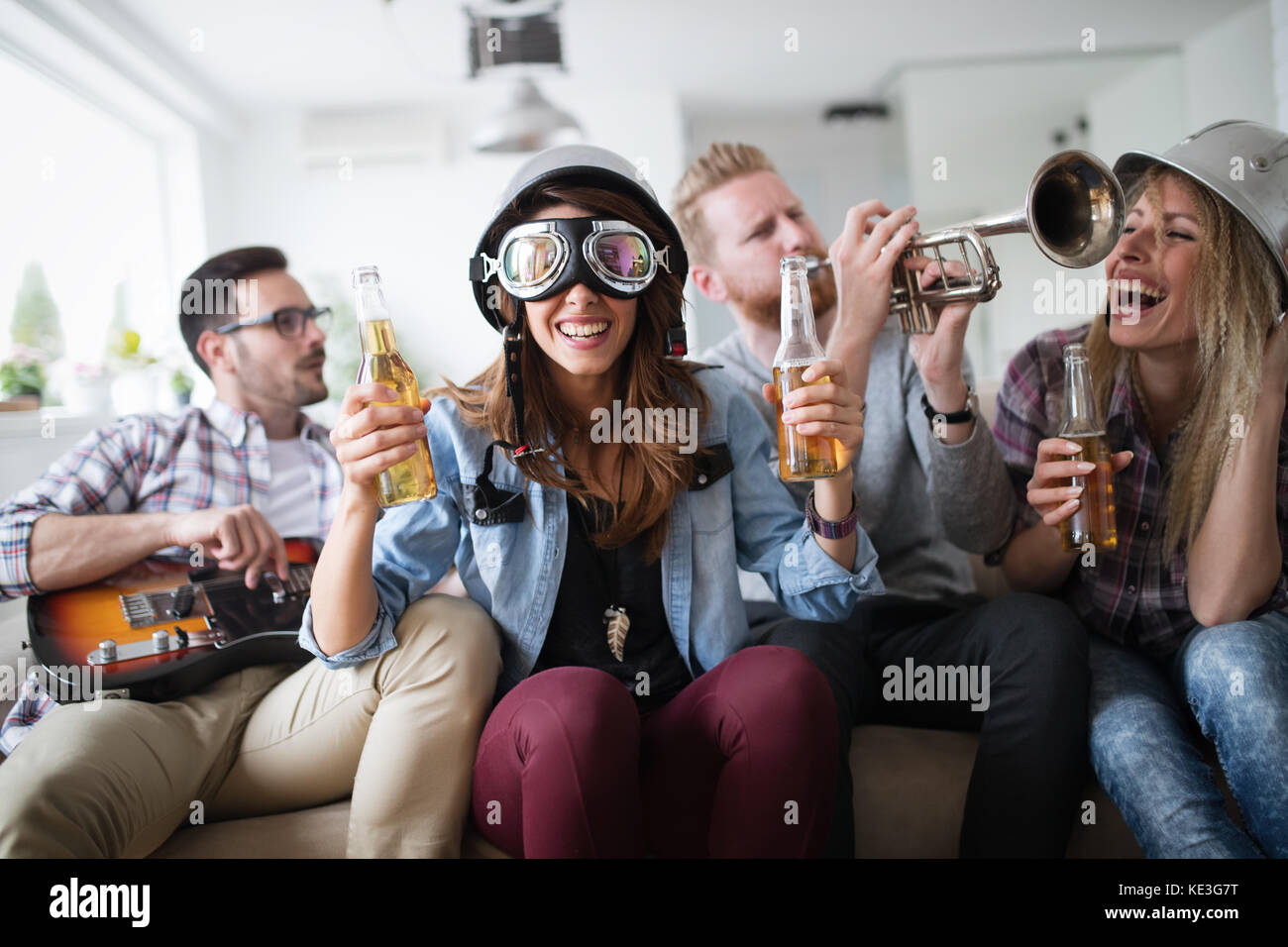 Group listening to guitar hi-res stock photography and images - Alamy