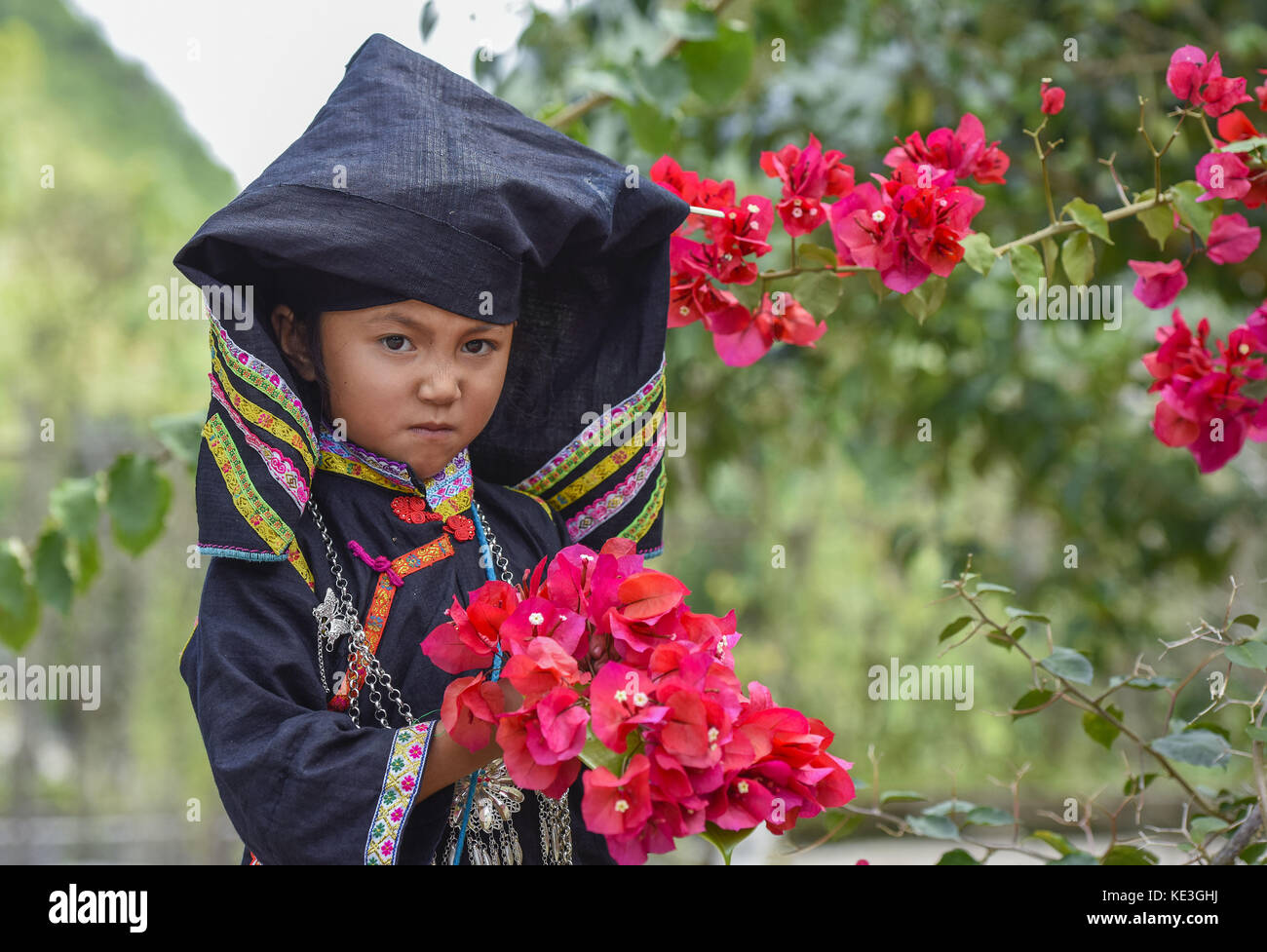 Zhuang ethnic group china hi-res stock photography and images - Alamy