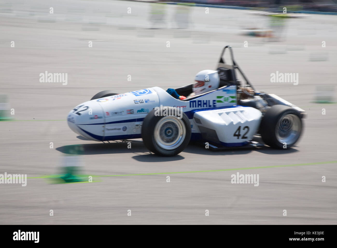 Rennwagen der Formula Student waehrend des rennens | racing car formula ...