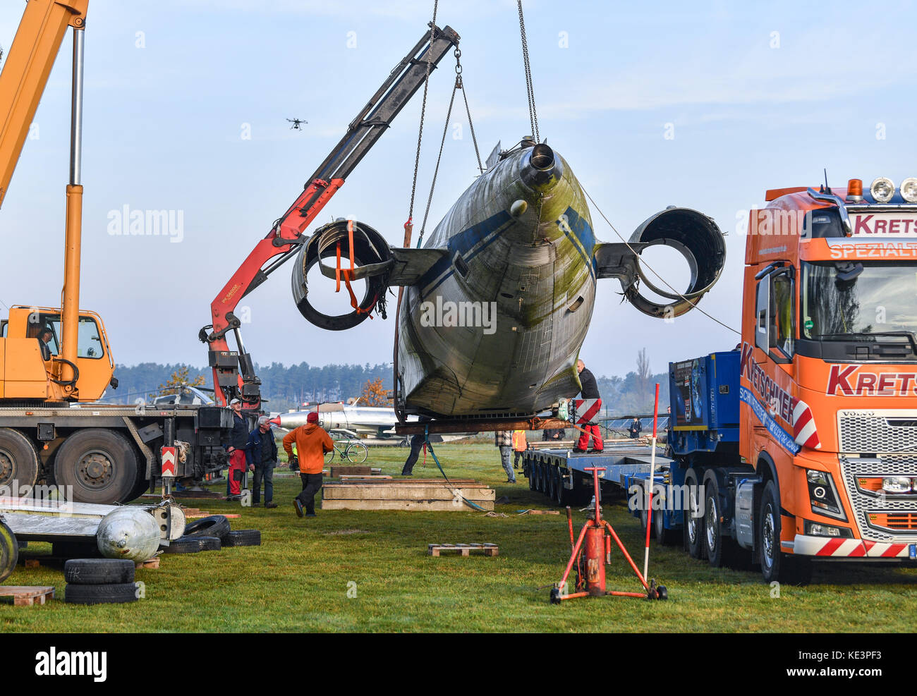 Cottbus, Germany. 18th Oct, 2017. A Soviet "Tupolew 134" plane is ...