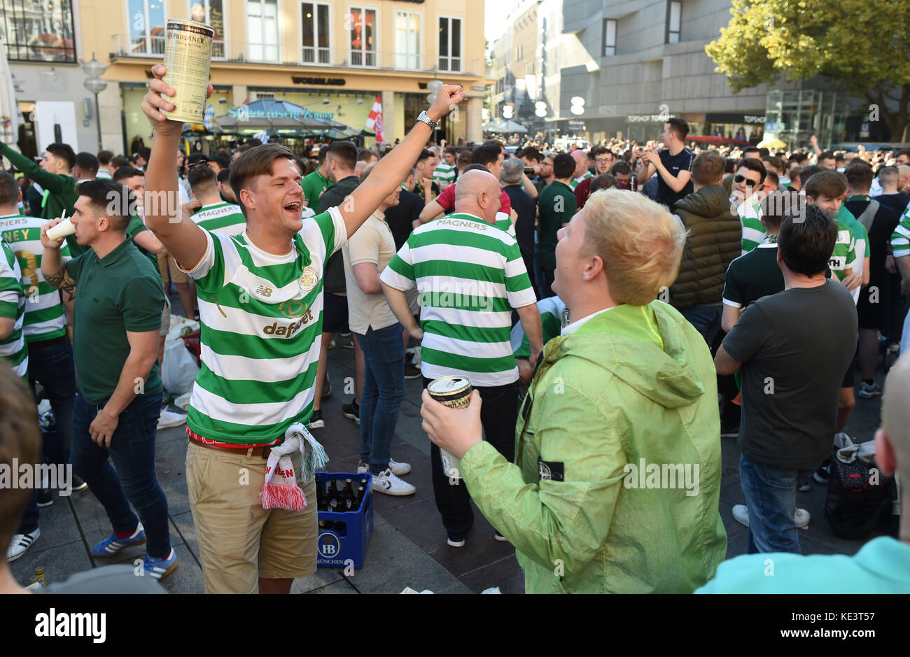 Munich, Germany. 18th Oct, 2017. Celtic fans party in the centre of ...