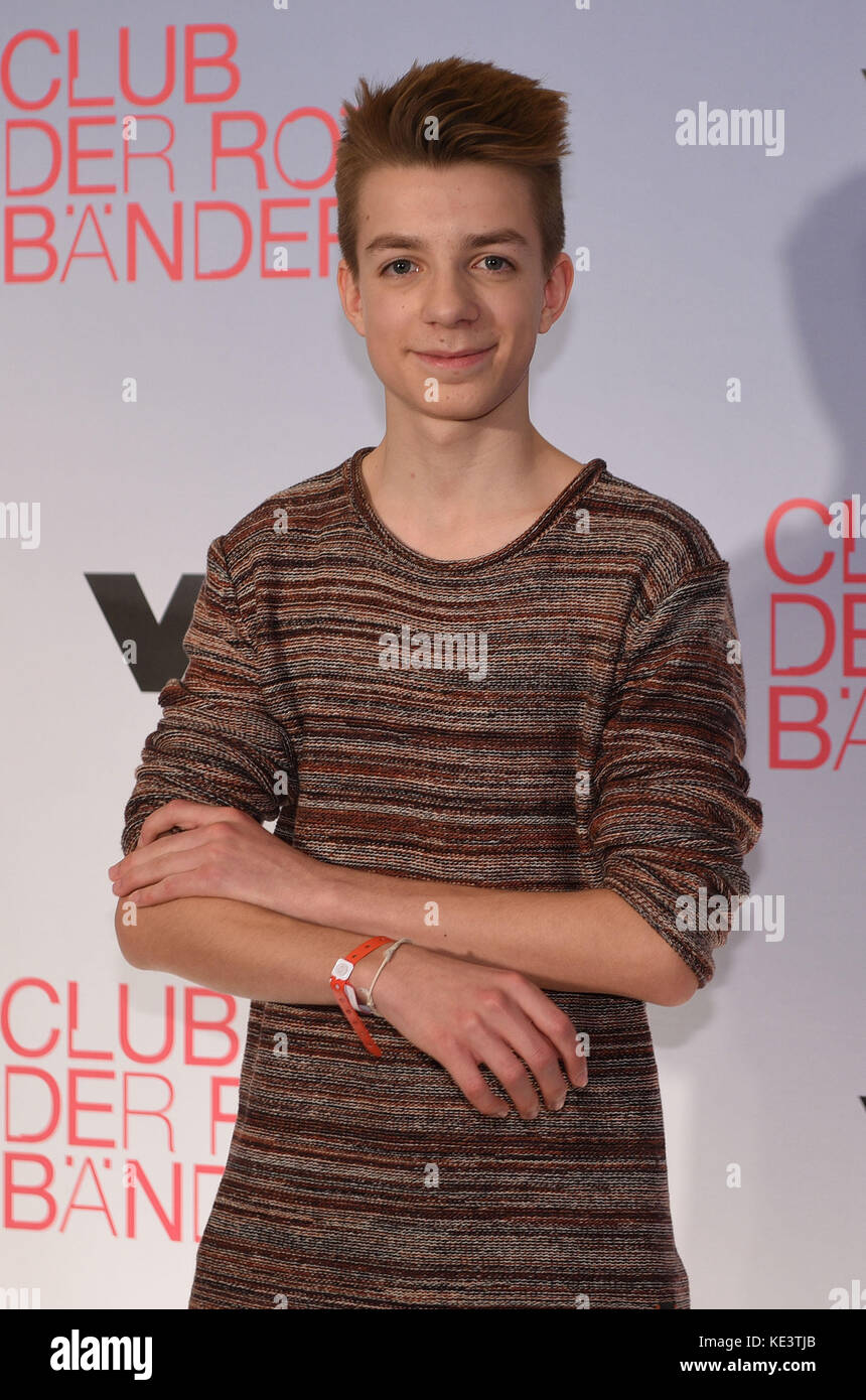 Cologne, Germany. 18th Oct, 2017. Actor Nick Julius Schuck poses for a ...