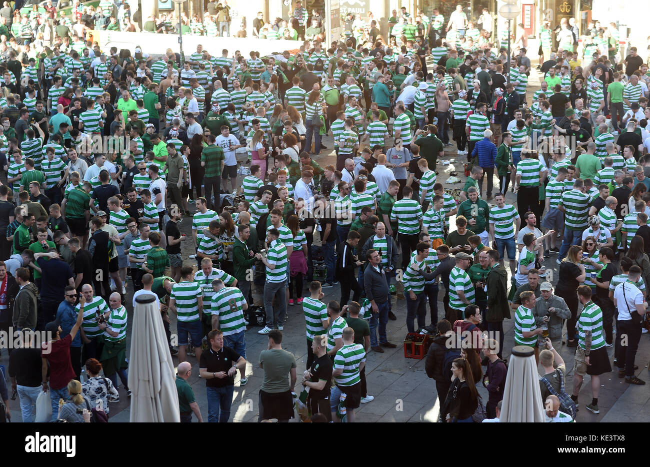 Munich, Germany. 18th Oct, 2017. Celtic fans party in the centre of ...