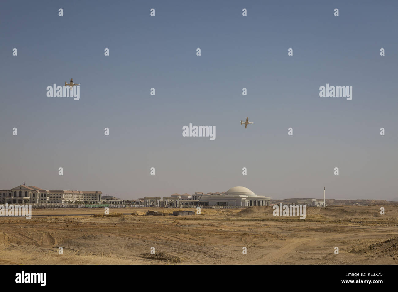 Cairo, Egypt. 18th Oct, 2017. Egyptian fighter jets fly over the ...