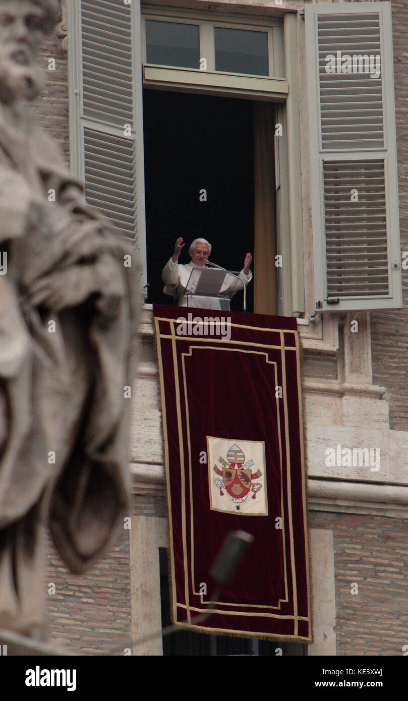 Jan 14, 2007; Vatican City, VATICAN, ITALY; Pope BENEDICT XVI reciting ...