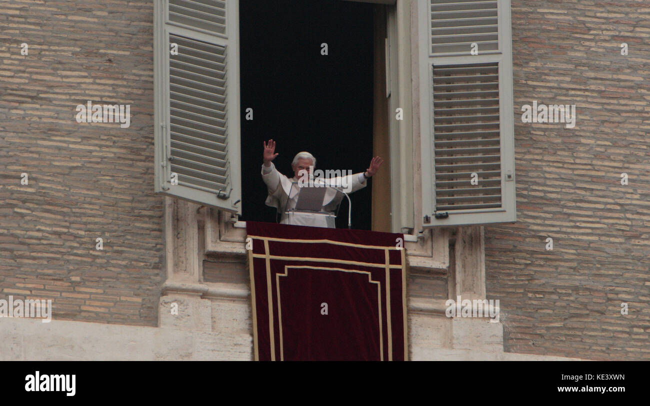 Jan 14, 2007; Vatican City, VATICAN, ITALY; Pope BENEDICT XVI reciting ...