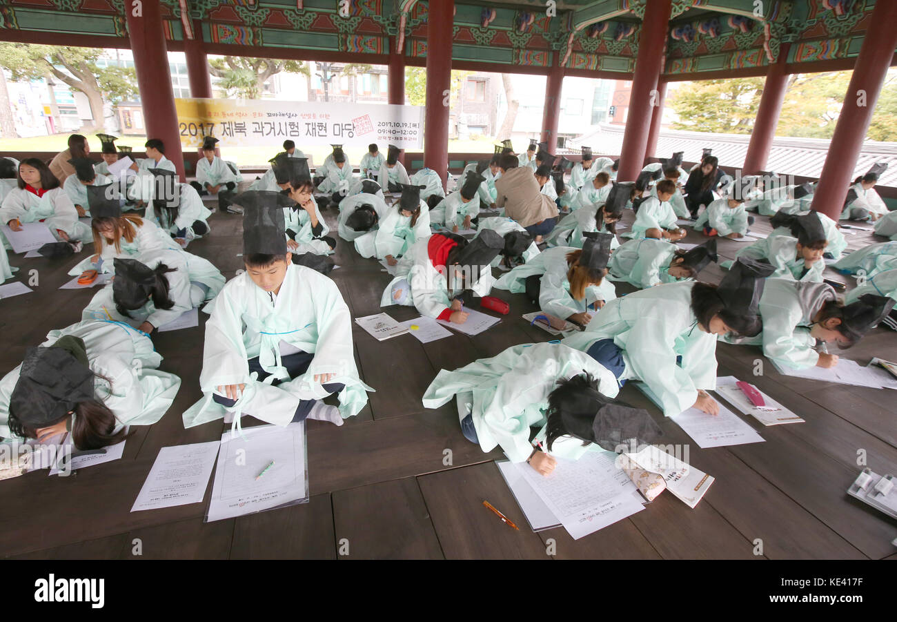 19th Oct, 2017. Royal test reenacted Clad in the traditional attire of ...
