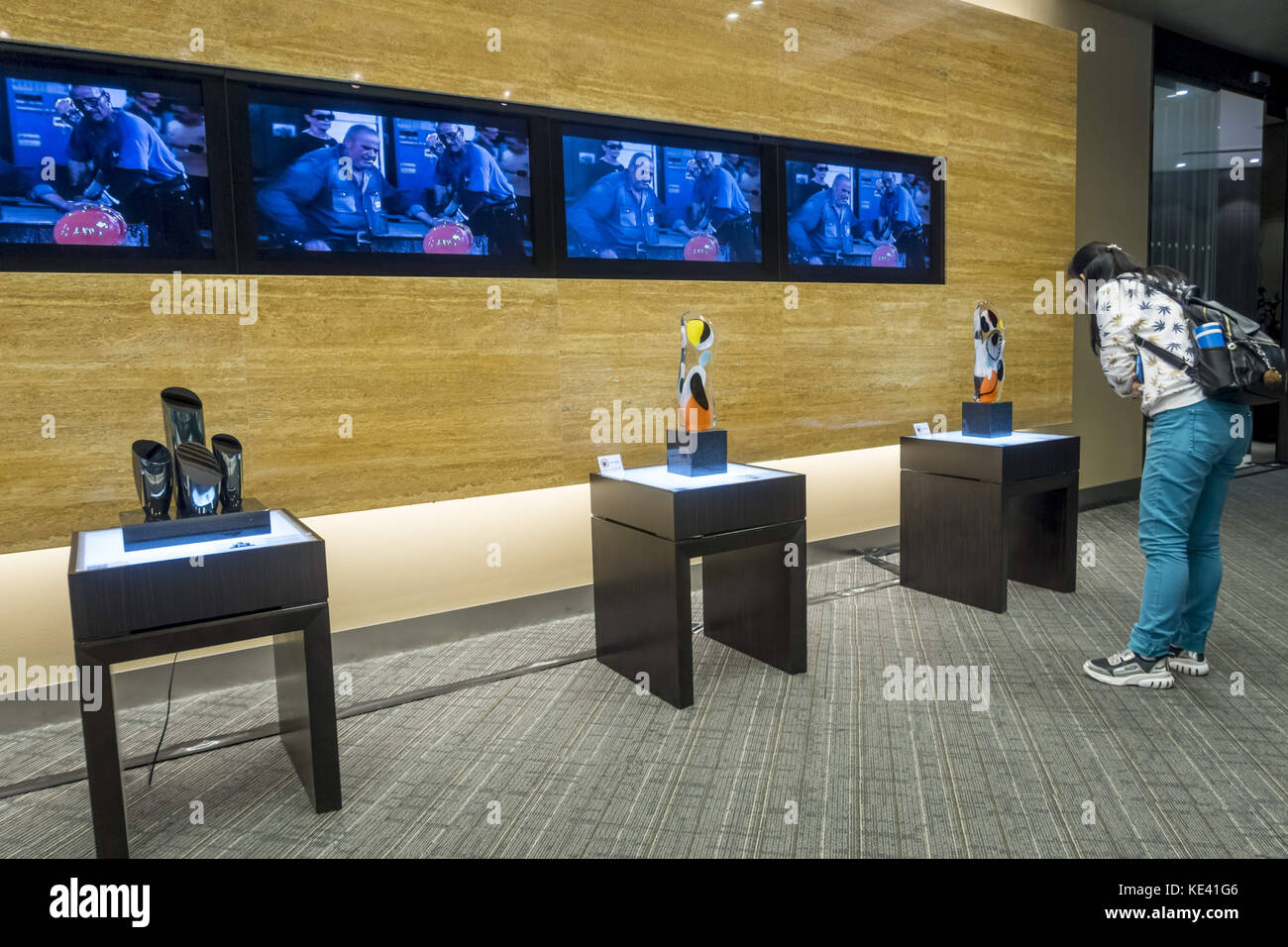 Shanghai, Shanghai, China. 19th Oct, 2017. Shanghai, CHINA-18th October ...