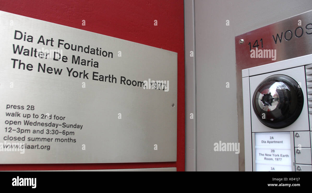 Walter de maria new york earth room hi-res stock photography and images ...