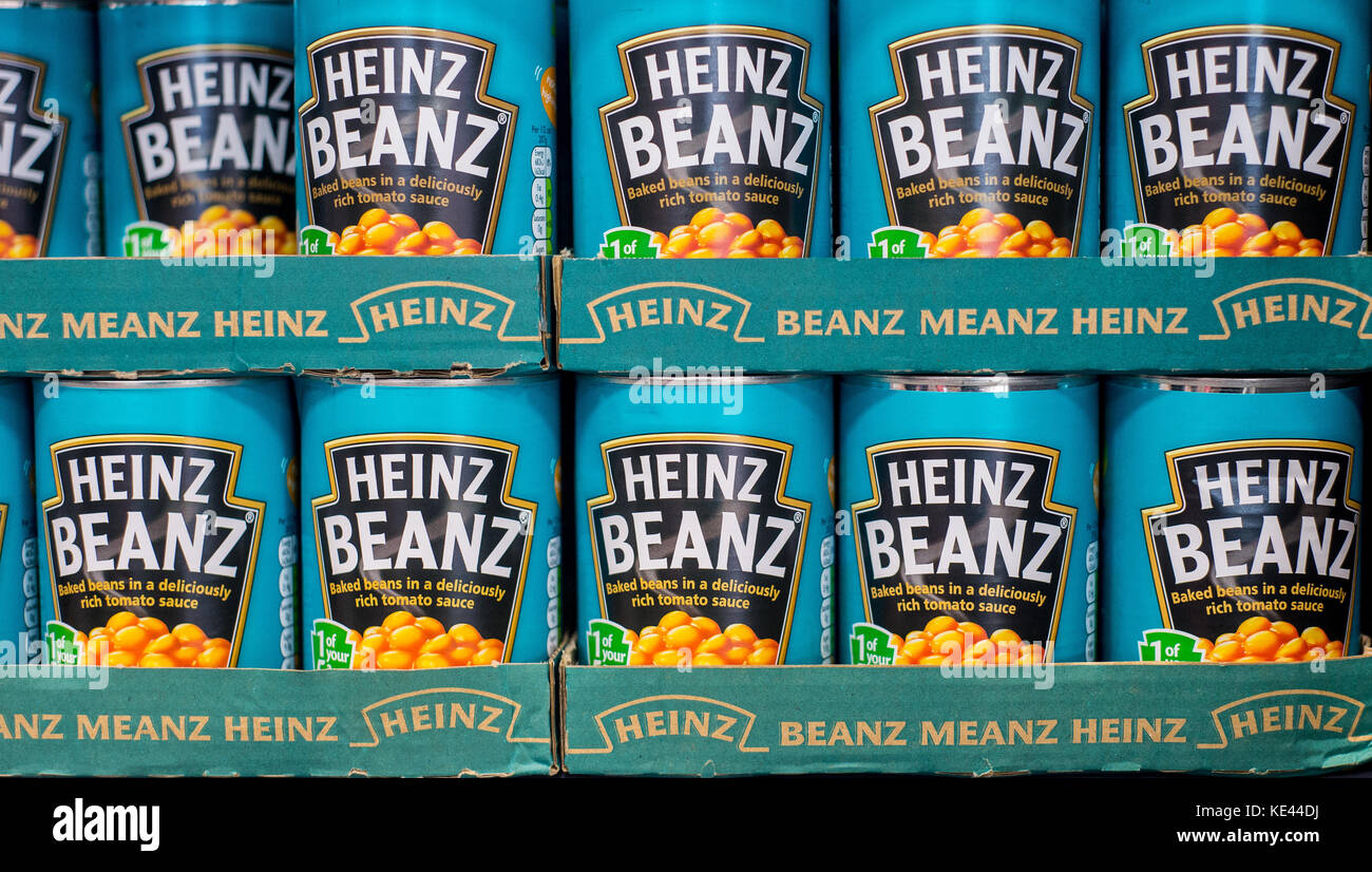 Cans of heinz baked beans hi-res stock photography and images - Alamy