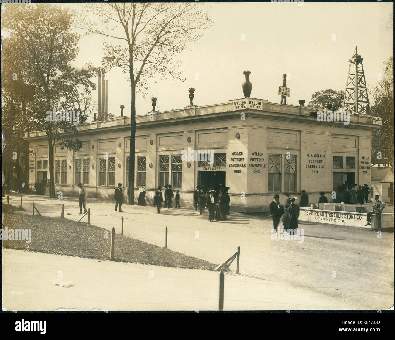 Weller Pottery building at the 1904 World's Fair Stock Photo - Alamy