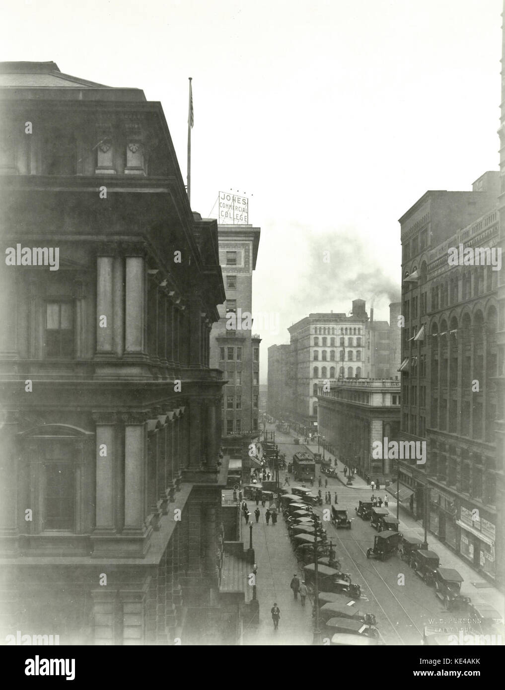 View looking north up Eighth Street toward Locust Street Stock Photo ...