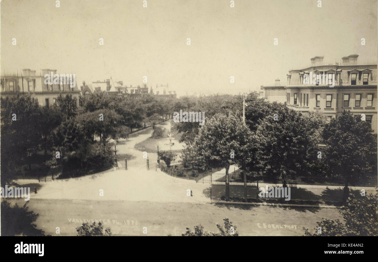 Vandeventer Place. Birdseye view of East Gate from Grand Avenue Stock ...