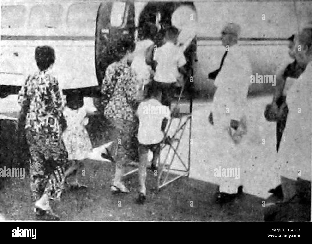 Hartini and Family 2 Suara Merdeka 25 Sep 1954 p1 Stock Photo - Alamy
