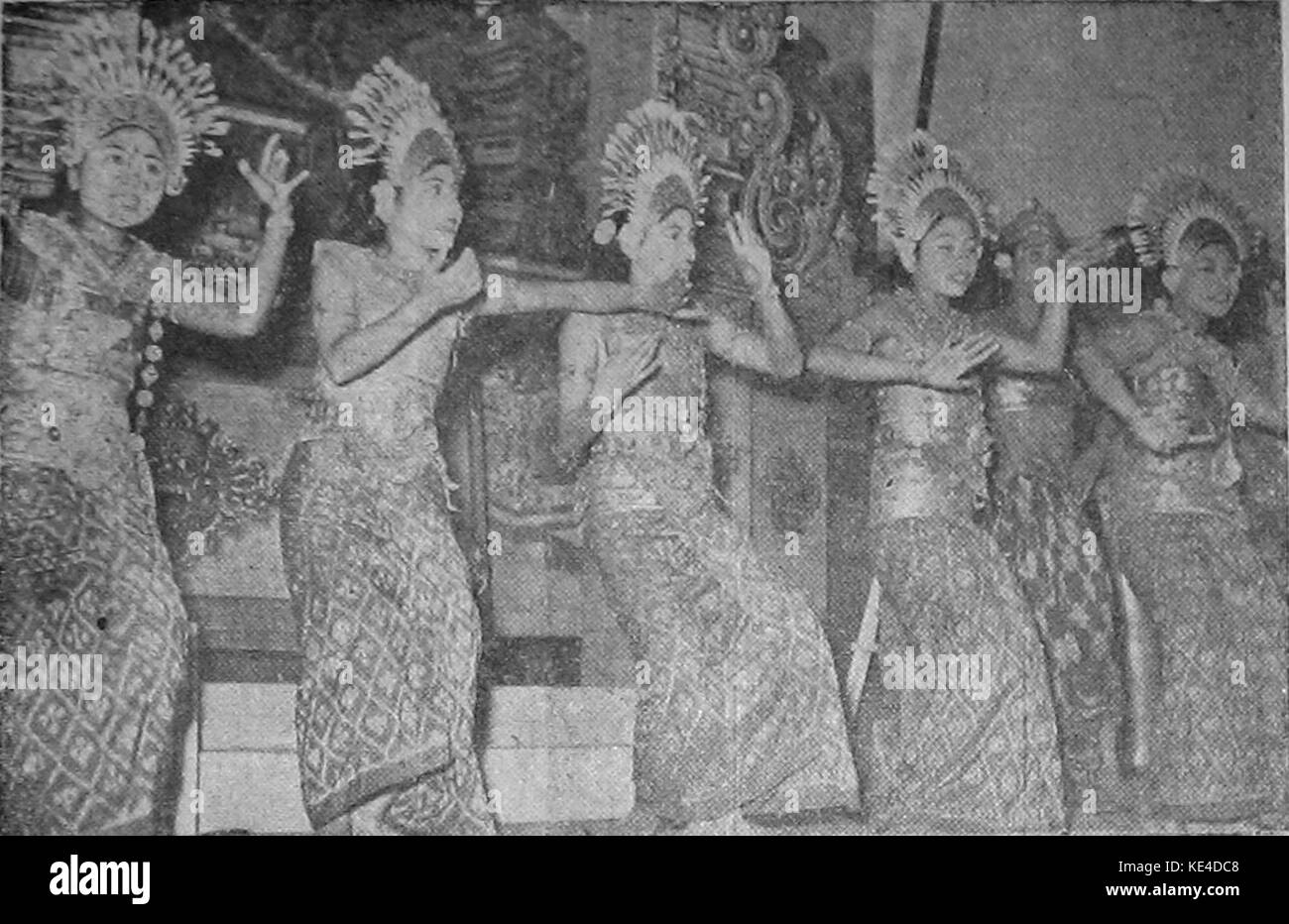 Janger dance hi-res stock photography and images - Alamy