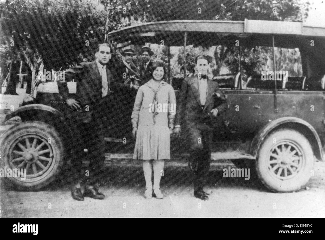 Assembly line ford Black and White Stock Photos & Images - Alamy