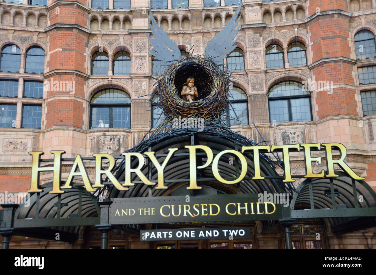 Harry potter cursed child hi-res stock photography and images - Alamy