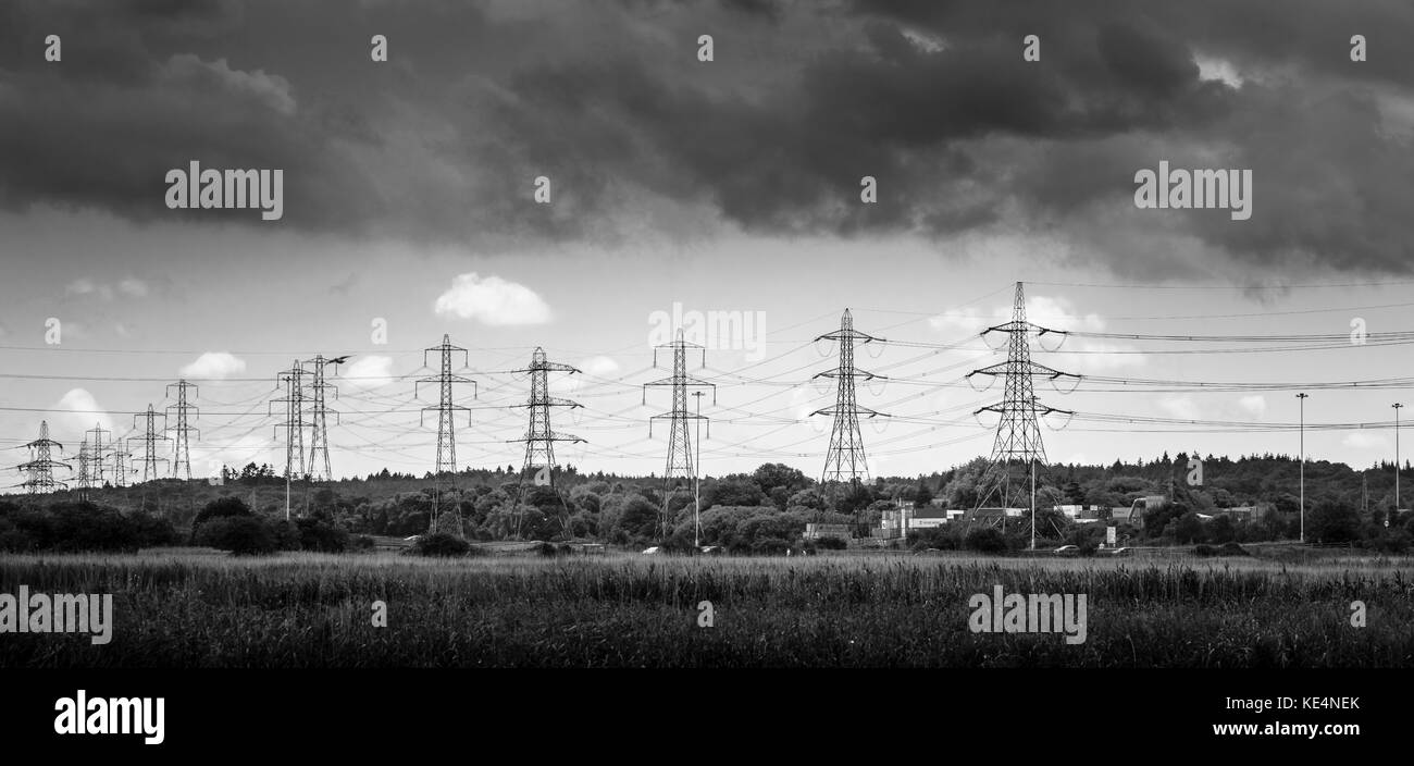 Tidal flats on the lower River Test in the Test Valley estuary into ...