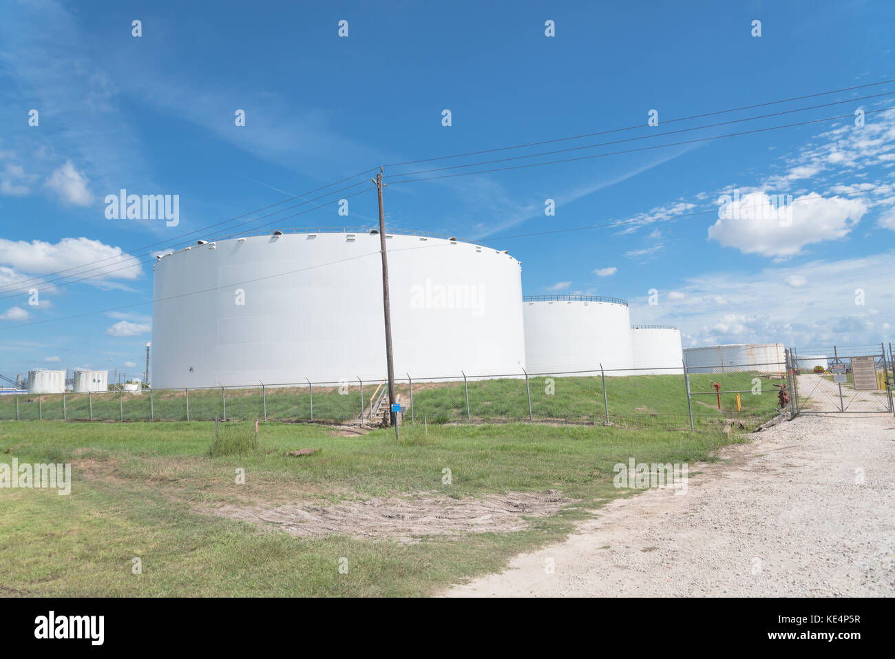 Texas metal tanks hi-res stock photography and images - Alamy