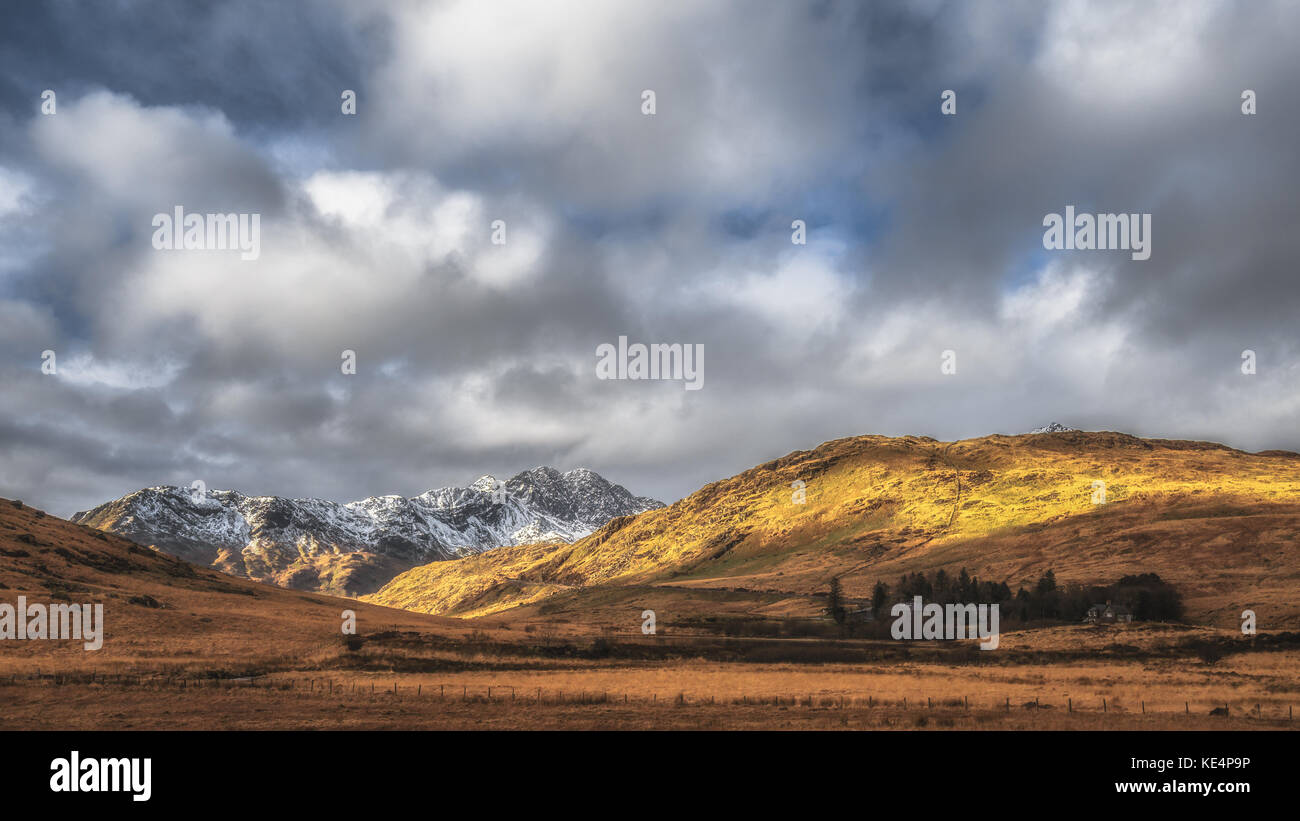 The peak of snow-topped Mount Snowdon Stock Photo - Alamy