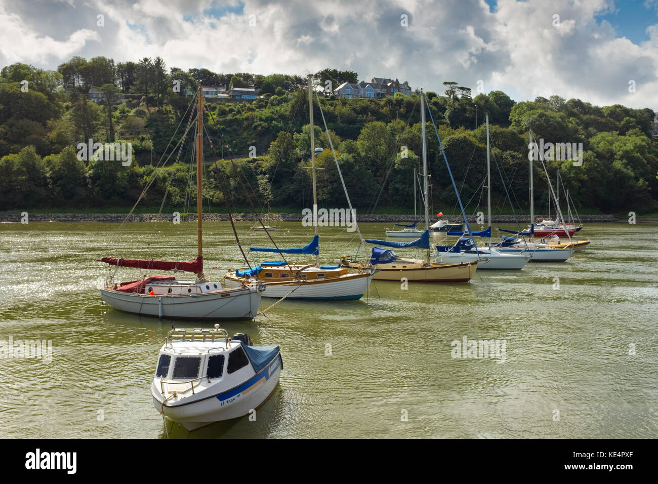 Fishguard harbour boats hi-res stock photography and images - Alamy