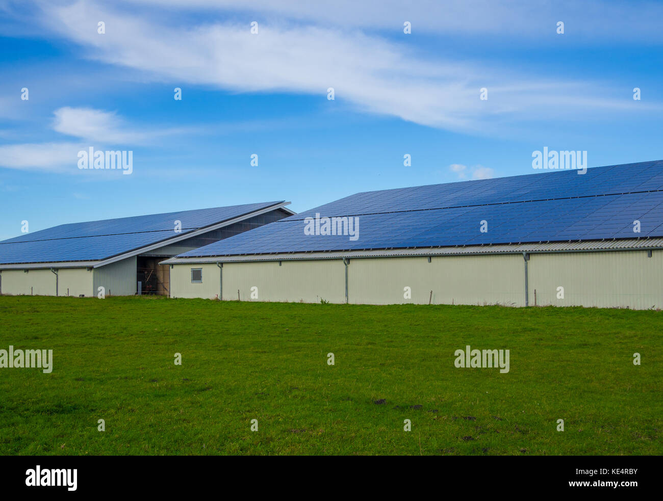 Modern farm buildings hi-res stock photography and images - Alamy