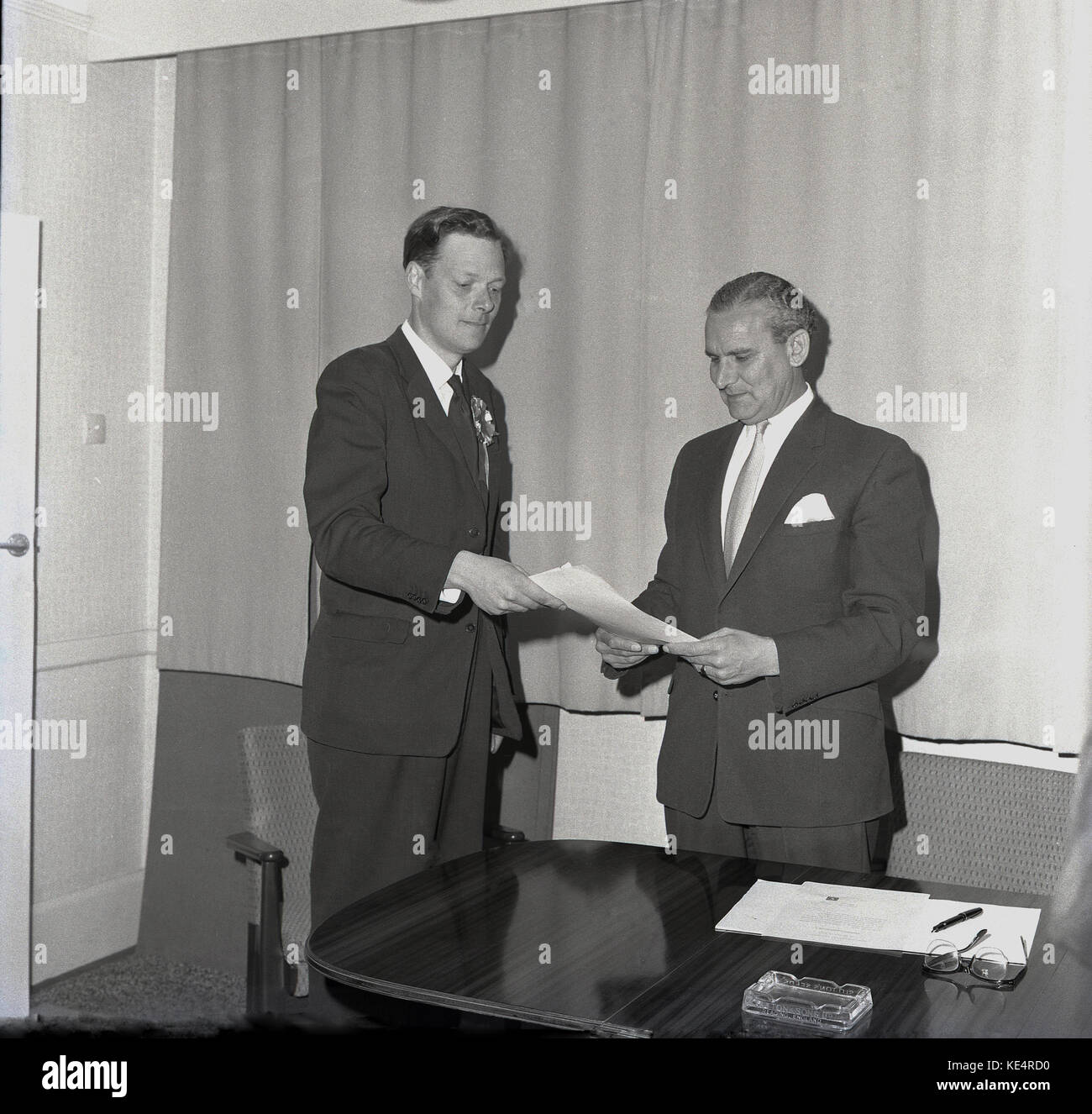 1960s england business suit hi-res stock photography and images - Alamy