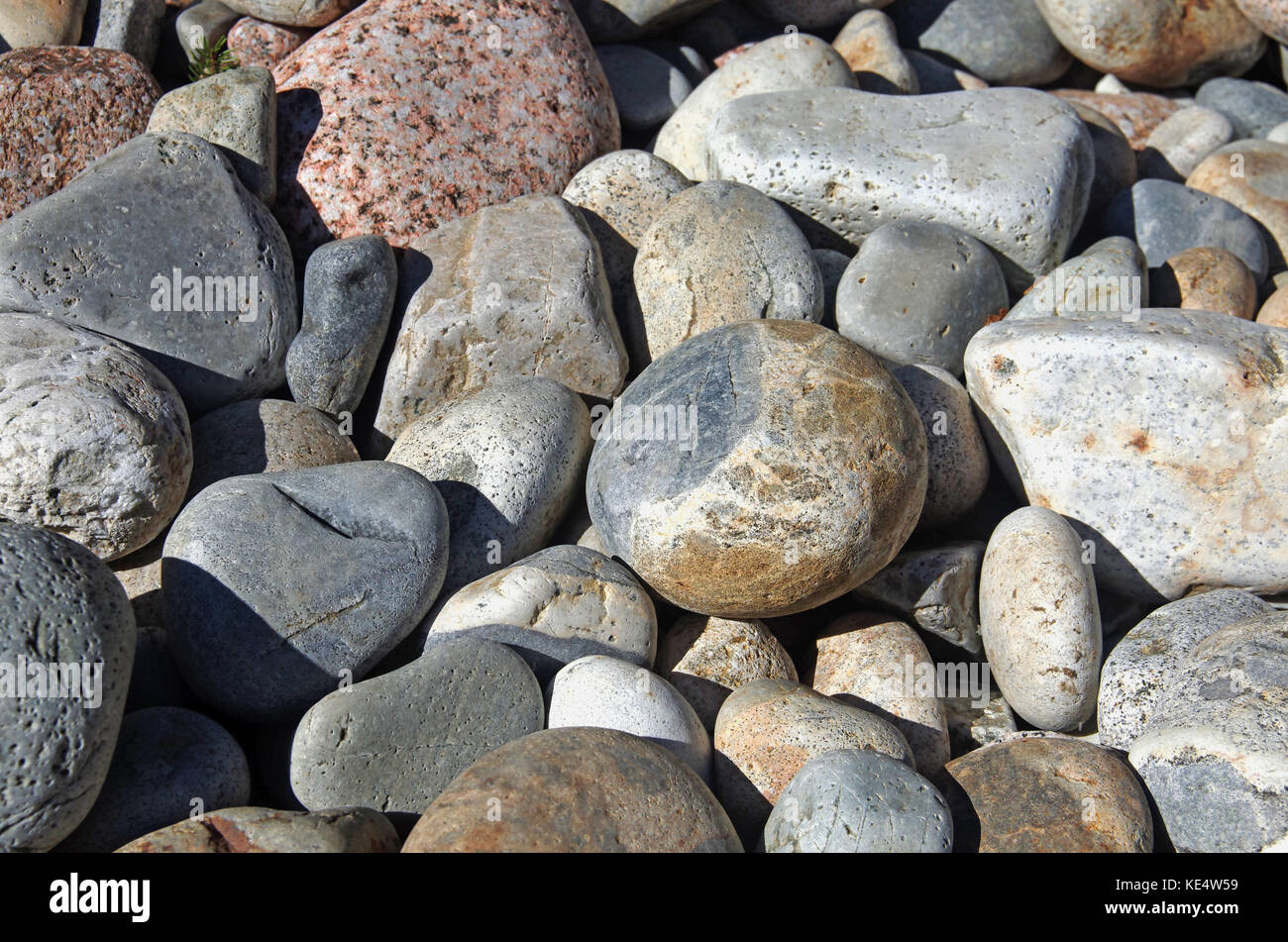 Shoreline rocks and stones hi-res stock photography and images - Alamy