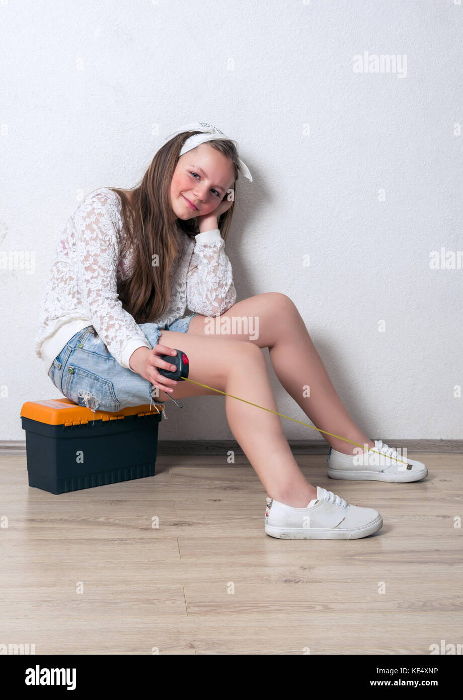 Girl power tools hi-res stock photography and images - Alamy