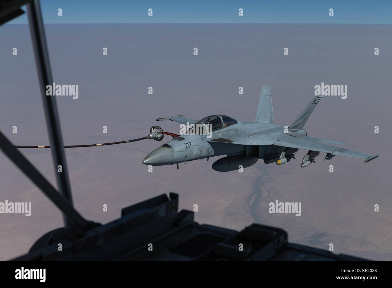 F/A-18 Super Hornet Refueling Stock Photo - Alamy