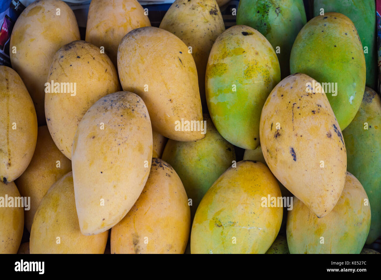 mangoes in the market Stock Photo - Alamy