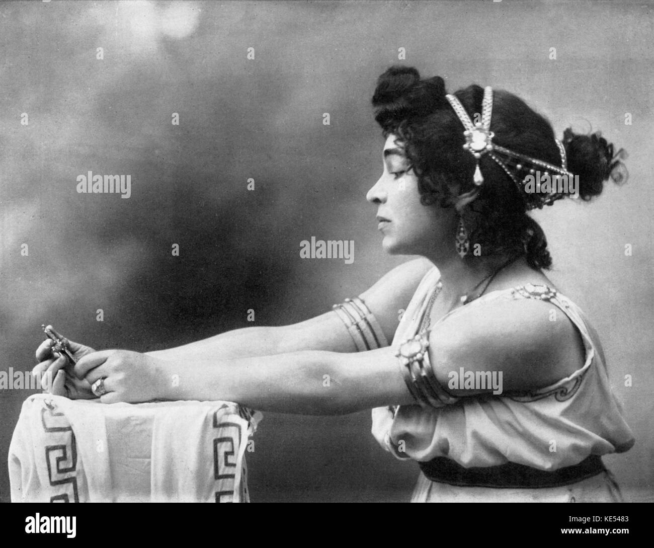 Tosca opera hi-res stock photography and images - Alamy
