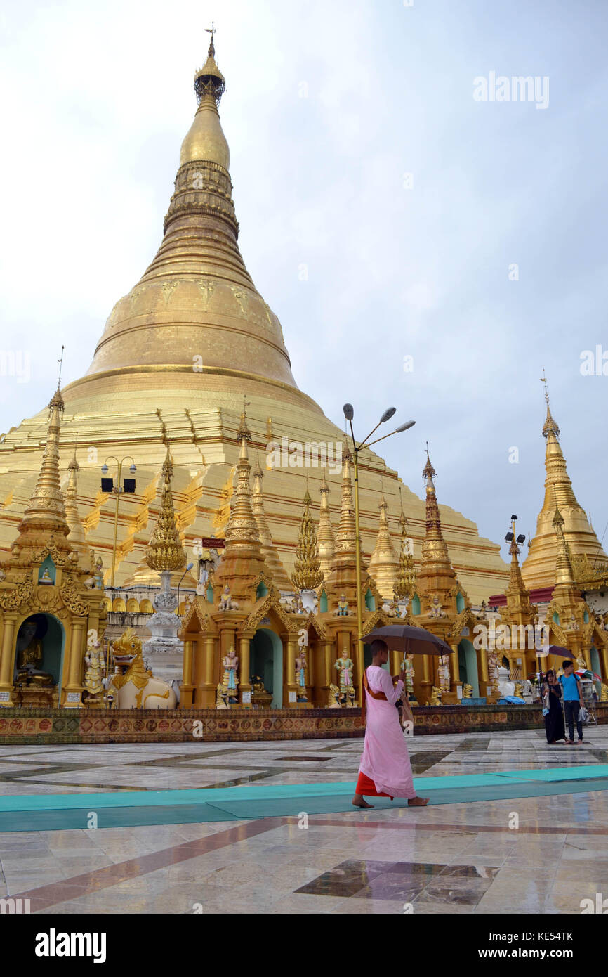 The national religious symbol of Burmese. It's the shwedagon Pagoda ...