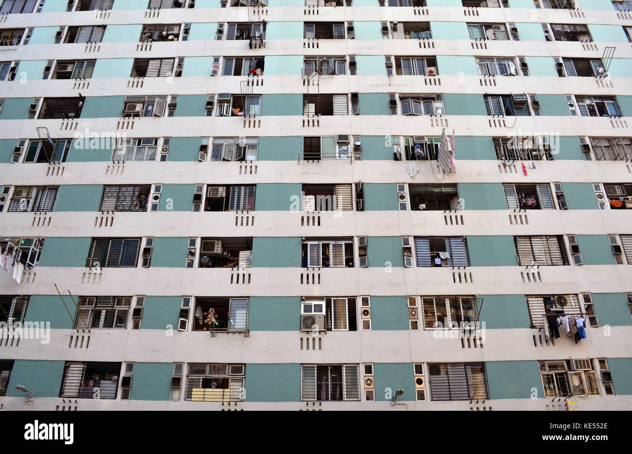 Crowded living rooms hi-res stock photography and images - Alamy