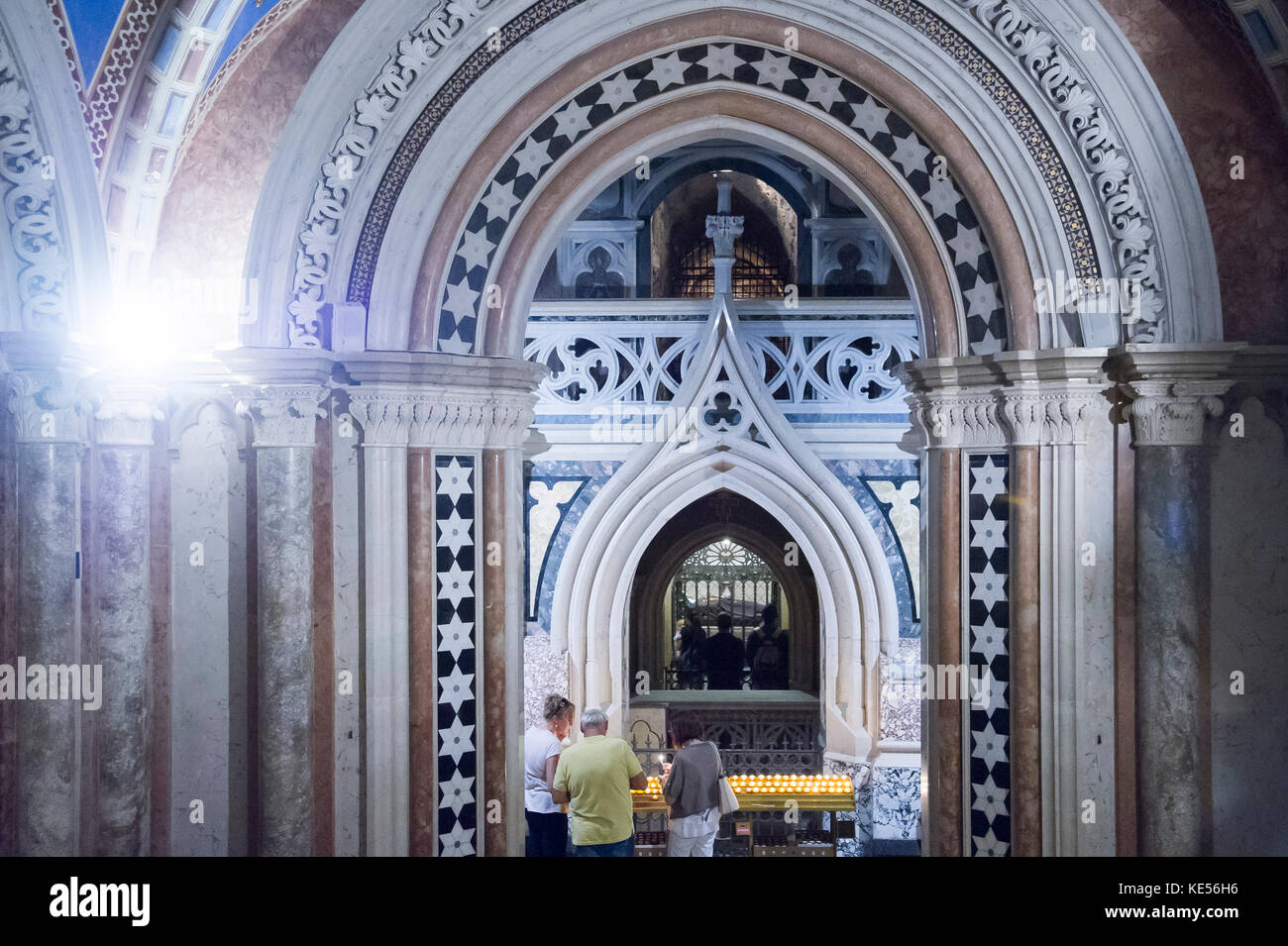 Grave of Saint Clare in Italian Gothic Basilica di Santa Chiara ...