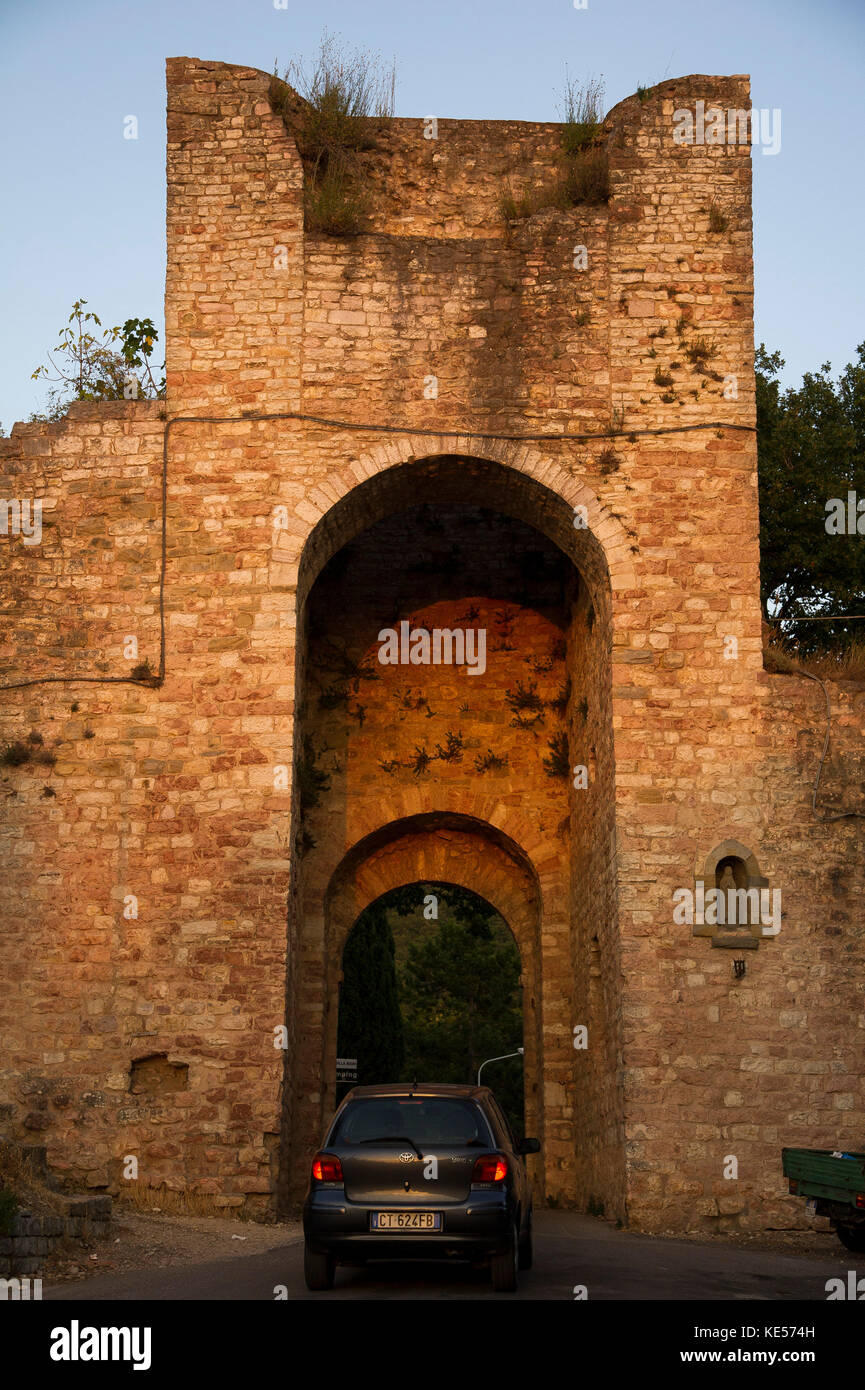 Medieval Porta Cappuccini (Capuchin Gate) to Old town in Assisi, Umbria ...