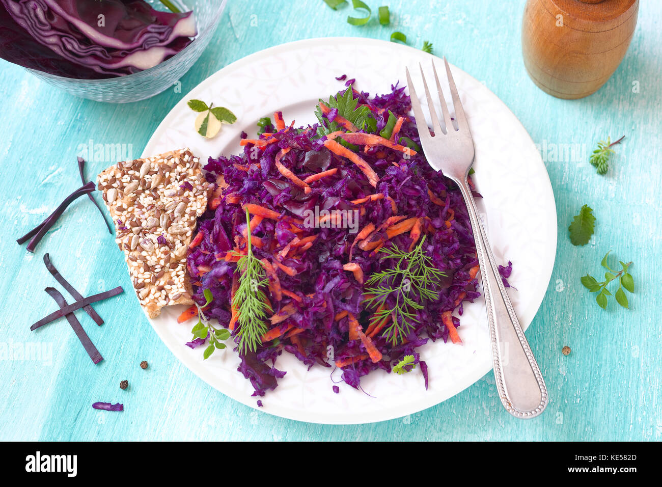 Red cabbage Carrot Salad Stock Photo - Alamy