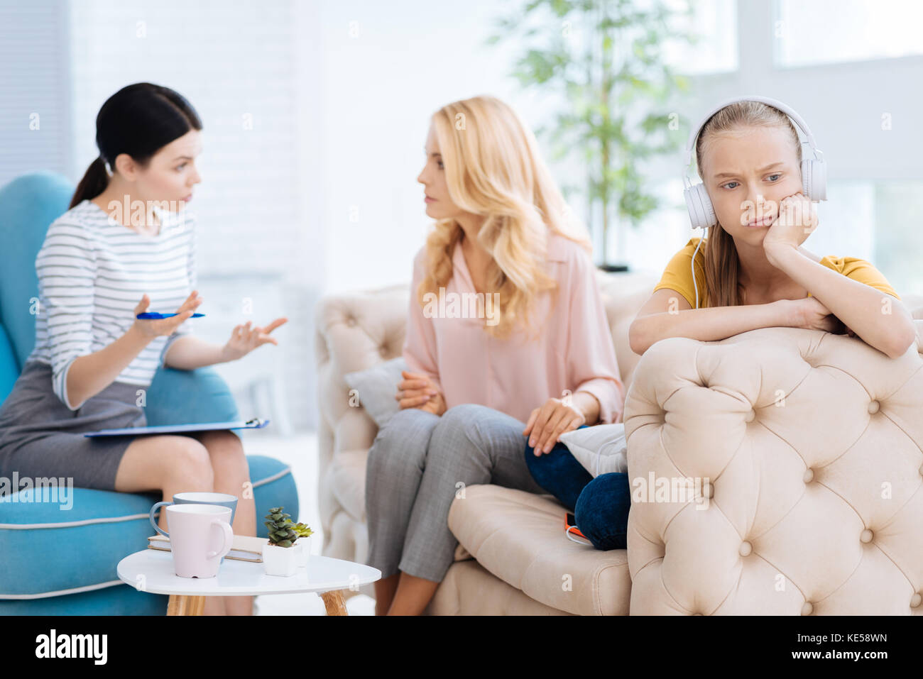 Withdrawn teenager hi-res stock photography and images - Alamy