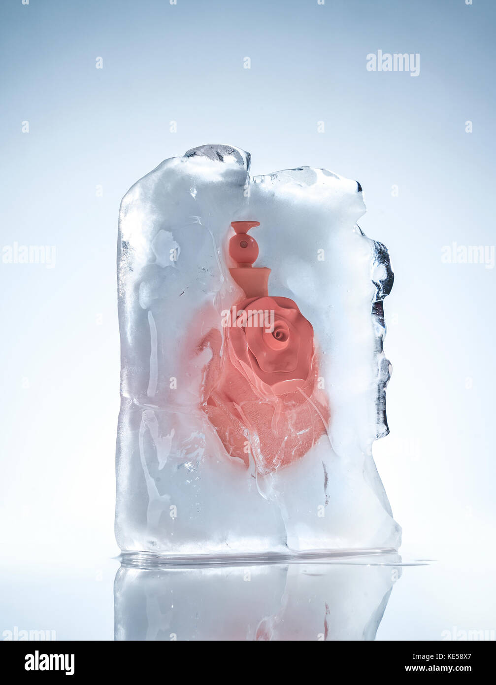 Luxurious perfume hi-res stock photography and images - Alamy