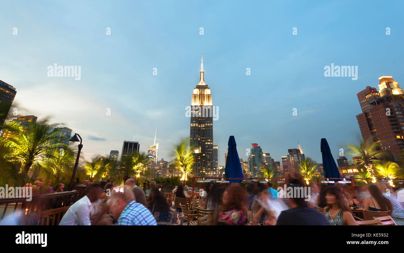 230 fifth rooftop bar new york hi-res stock photography and images - Alamy