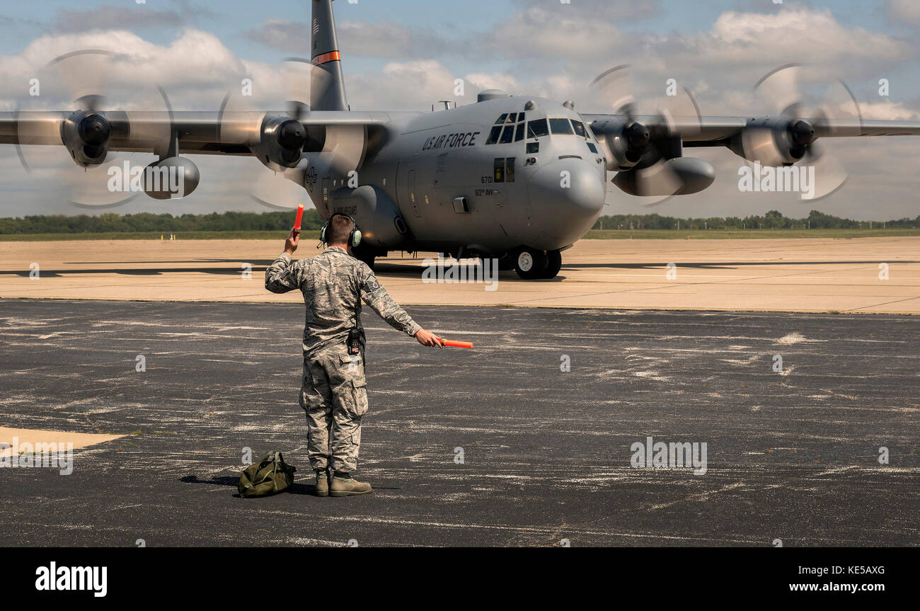 C 130h hercules hi-res stock photography and images - Alamy