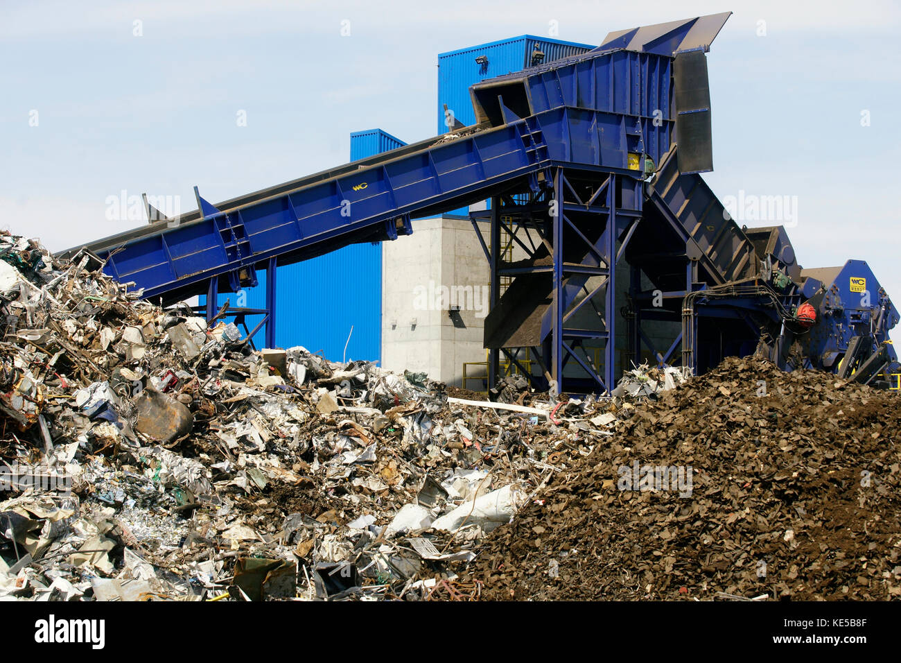 Scrap Yard Claw High Resolution Stock Photography and Images - Alamy