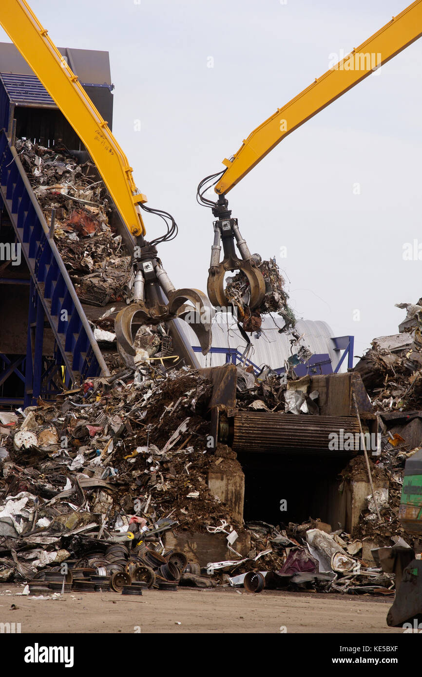Scrap yard crane hi-res stock photography and images - Alamy
