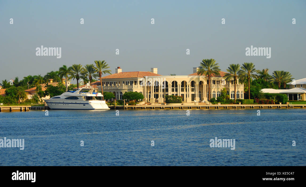Luxury waterfront mansion Stock Photo - Alamy