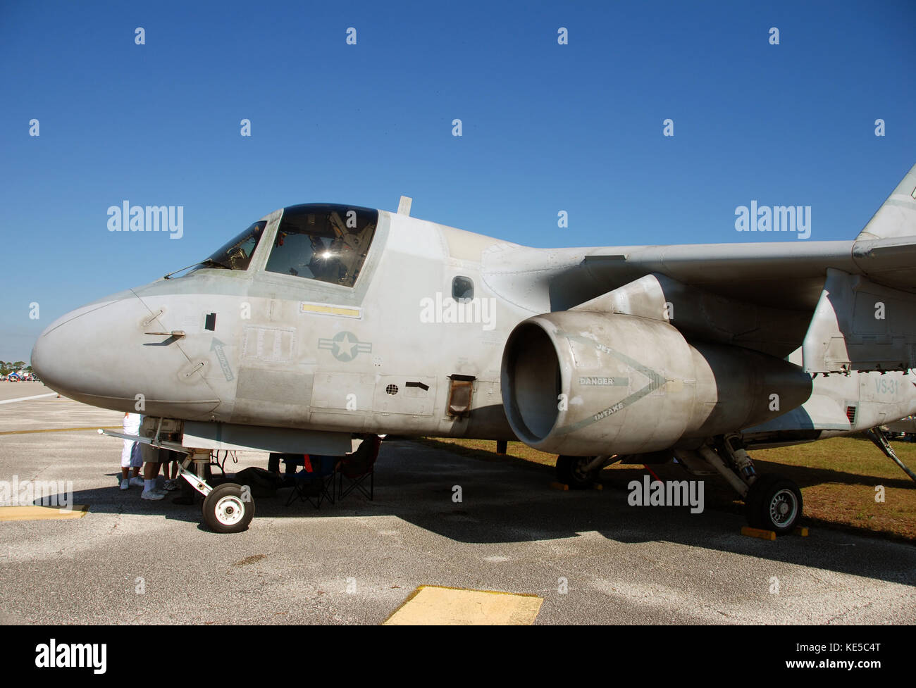 Us navy jet fighter parked hi-res stock photography and images - Alamy